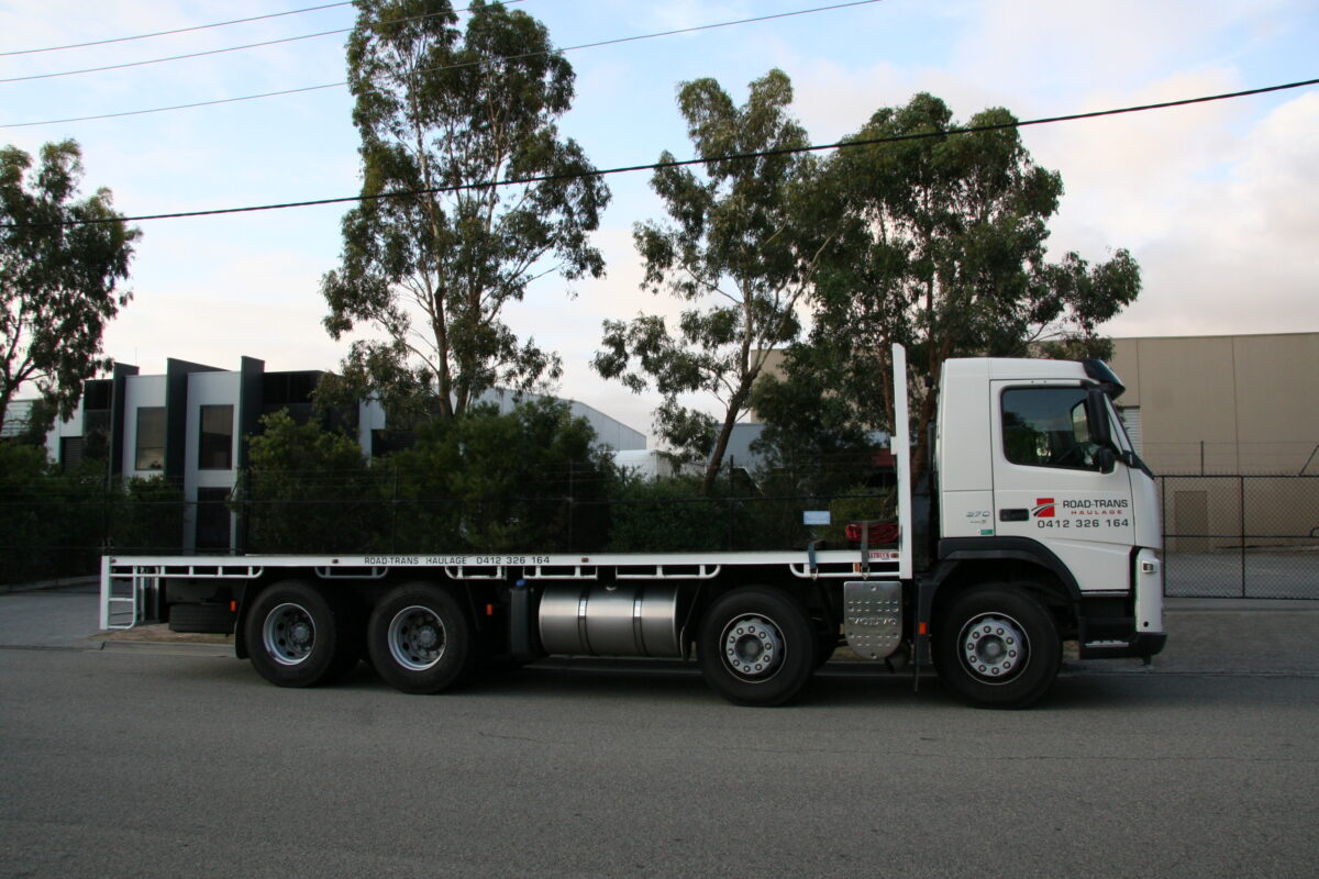 Tray truck and tilt tray truck hire Melbourne | Road-Trans Haulage